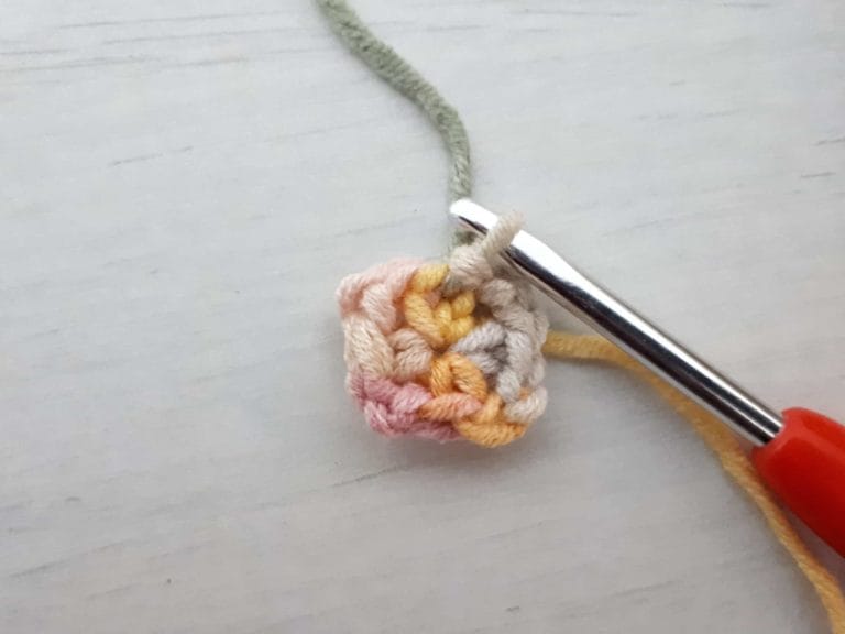 Moss Stitch in a Square Free Tutorial - Made by Gootie