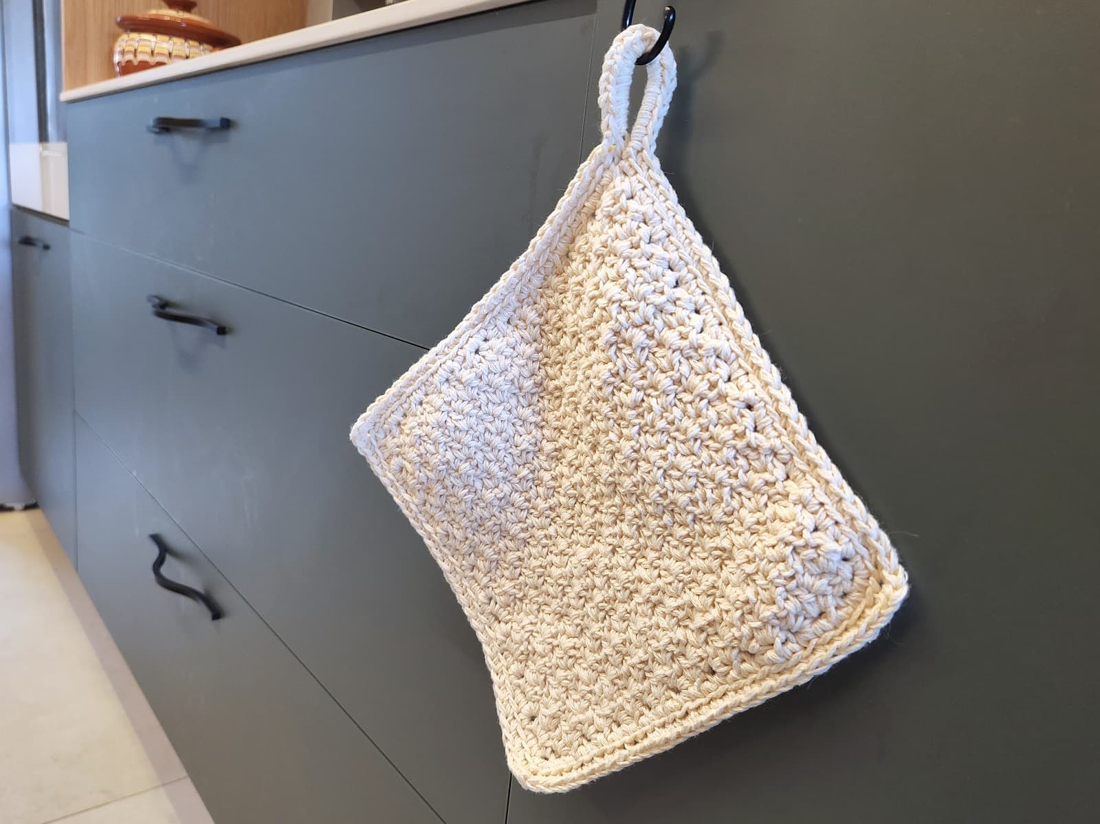 C2C Crochet Farmhouse Hot Pad Pattern (Free) - Made by Gootie