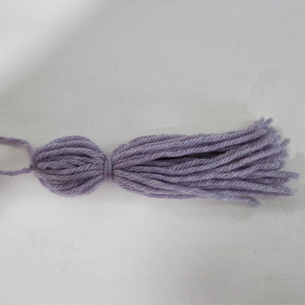 How to Make Tassels With Yarn - Free Photo Tutorial - Made by Gootie